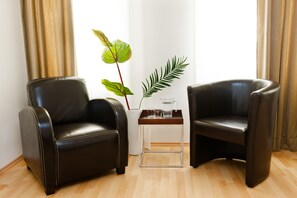 Quarto Duplo | Minibar, cofre no quarto, secretária, ferro/tábua de engomar 