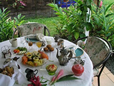 Lava Tree Tropic Inn