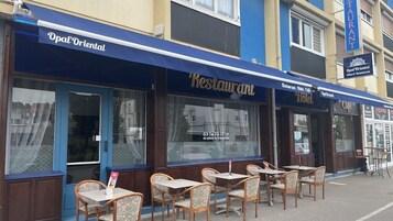 Café da manhã, almoço e jantar; culinária francesa 