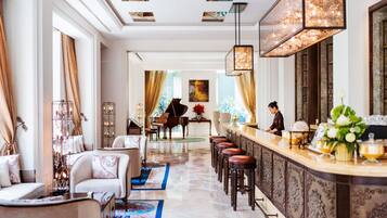 3 restaurantes, café da manhã, culinária internacional