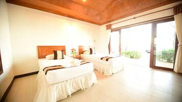 Standard Sea View Twin Beds with Fan | Secretária, cortinas/cortinados opacos, Wi-fi grátis