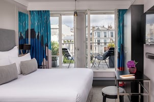 Quarto Deluxe, varanda (& Spa) | 1 quarto, roupa de alta qualidade, cofre no quarto, secretária 