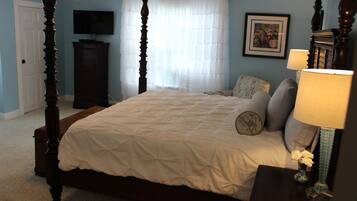 Quarto de Luxo, casa de banho privativa (Pool View King) | Lençóis de algodão egípcio, roupa de alta qualidade, secretária