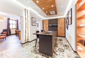 Apartamento, 4 quartos, sauna (Excl. 266 EUR cleaning fee) | Cozinha privada | Um frigorífico, um micro-ondas, uma máquina de lavar louça 