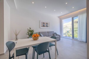 Suite Panorâmica | Sala de estar | TV de ecrã plano, leitor de DVD 