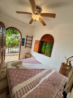 Quarto Básico, casa de banho partilhada, vista para a lagoa | Roupa de alta qualidade, cofre no quarto, cortinas/cortinados opacos