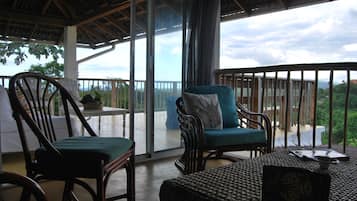 Acaya,3 Bedroom Ocean View House | Varanda