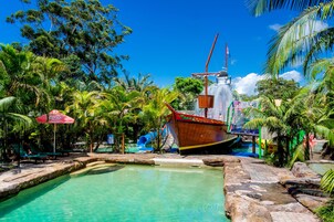 2 piscinas externas, guarda-sóis, espreguiçadeiras