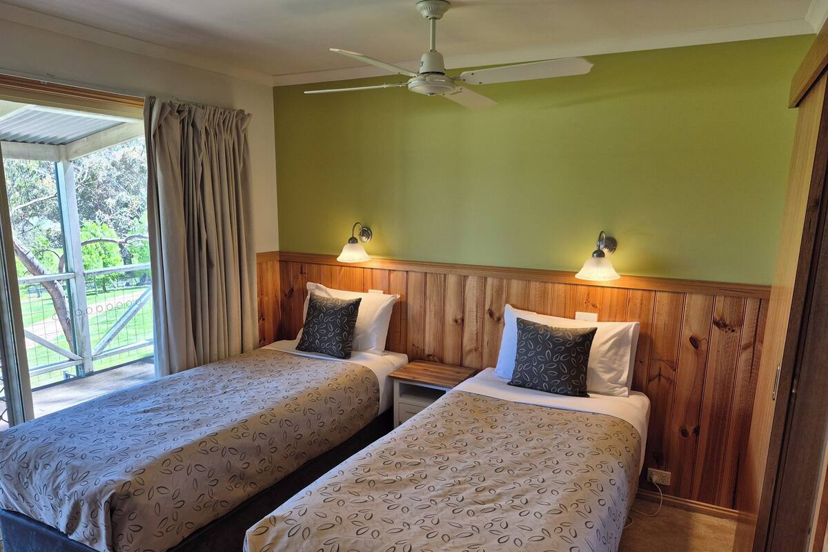 Casa de campo, 2 quartos, banheira de hidromassagem | 2 quartos, roupas de cama premium, ferros/tábuas de passar roupa
