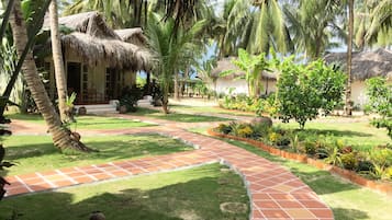 Quarto Duplo, vista para o jardim | Terrenos do alojamento