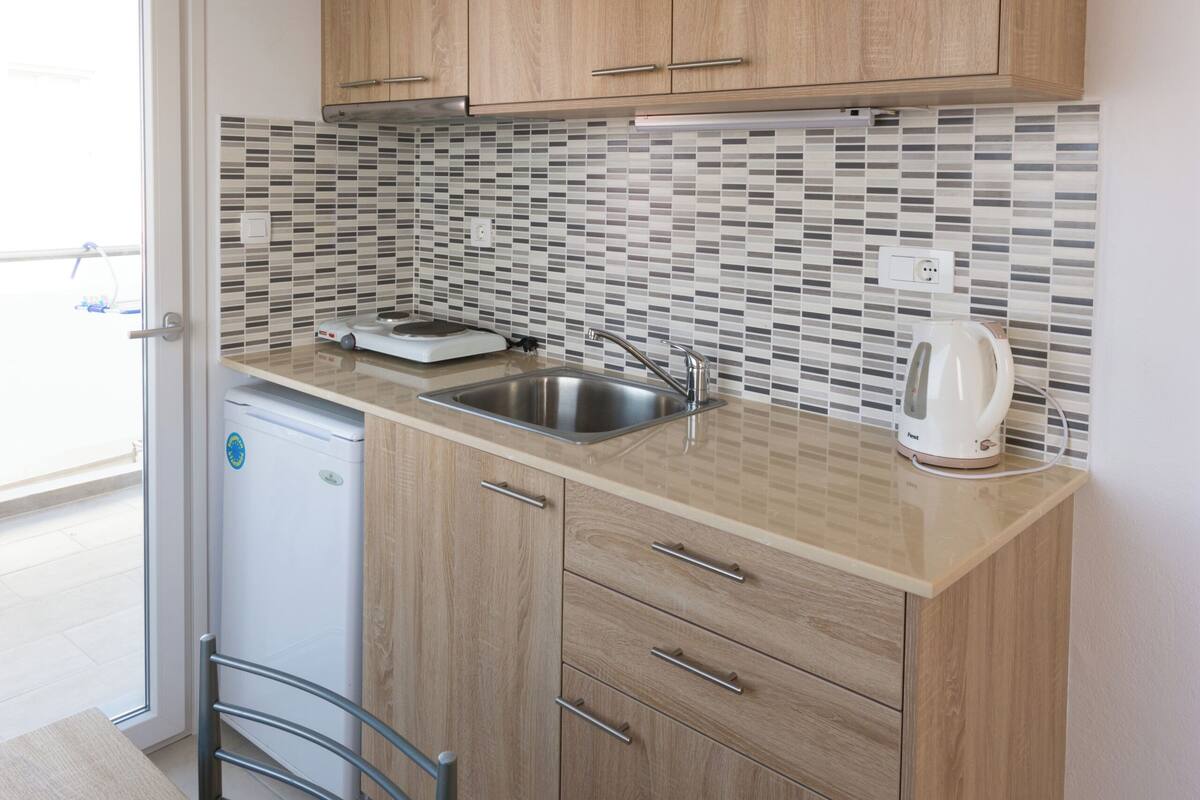 Apartamento, 1 quarto, vista para o mar | Cozinha privada | Geladeira, cooktop, talheres/pratos/utensílios de cozinha