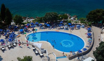Piscina exterior sazonal 