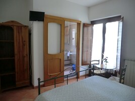 Quarto casal, sacada | 1 quarto, roupas de cama premium, escrivaninha, cortinas blackout