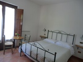 Quarto Duplo, varanda | 1 quarto, roupa de alta qualidade, secretária 