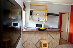 Quarto Duplo | Cozinha privada | Um frigorífico, um micro-ondas, uma placa de cozinha 