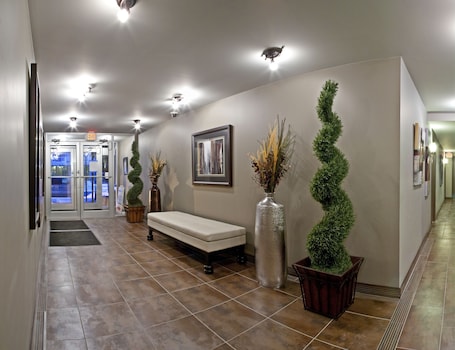 Entrada (vista interior). Corporate Suites of Calgary - Eightwelve