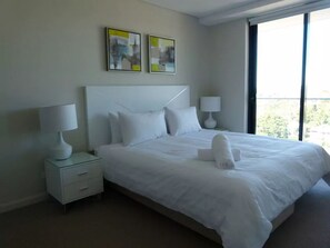 Apartamento, 2 quartos, vista para o oceano | Individualmente decorados, individualmente mobiliados, escrivaninha