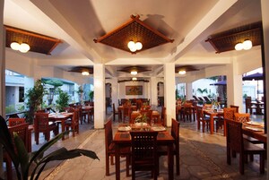 Pequenos-almoços servidos, cozinha malaia, com vista para a praia