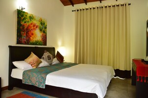 Deluxe Room | Cofres nos quartos, escrivaninha, Wi-Fi de cortesia