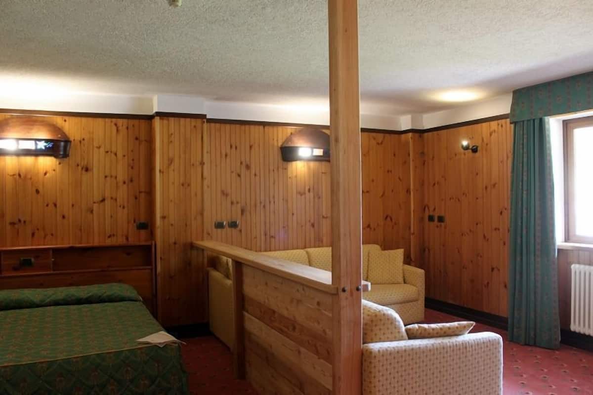 Quarto Triplo, vista para a montanha | Quartos insonorizados, berços/camas para crianças grátis, Wi-fi grátis