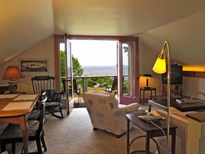 Quarto standard | Área de estar | TV LCD 36 polegadas com canais digitais