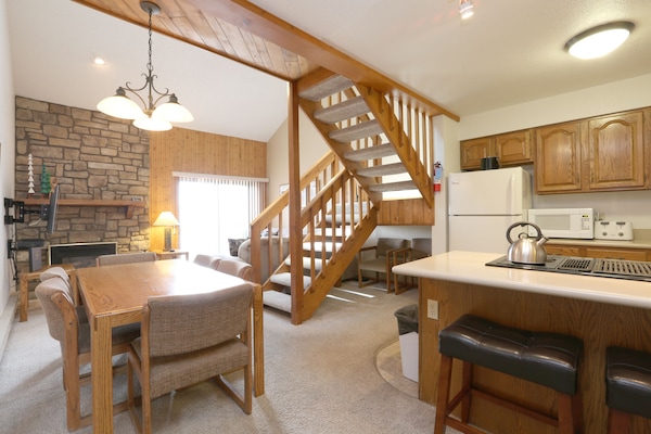 Loft Familiar, 2 quartos, banheira de hidromassagem grande, vista para a montanha | 2 quartos, roupa de alta qualidade