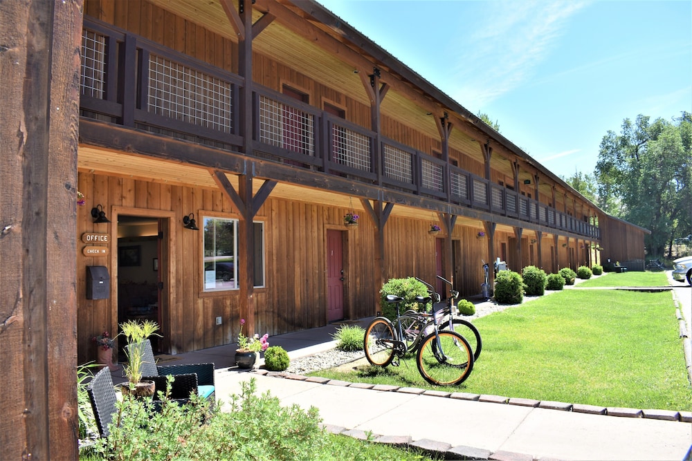 Methow River Lodge & Cabins - Winthrop, WA