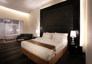 Suite Signature | Minibar grátis, cofre no quarto, secretária, cortinas/cortinados opacos 