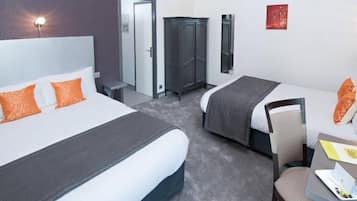 Quarto quádruplo família | Escrivaninha, quartos à prova de som, Wi-Fi de cortesia, roupa de cama