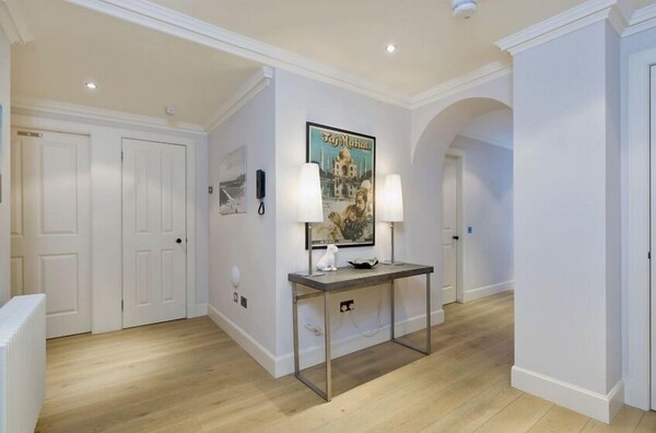 Destiny Scotland - Q-residence - Edinburgh Waverley station