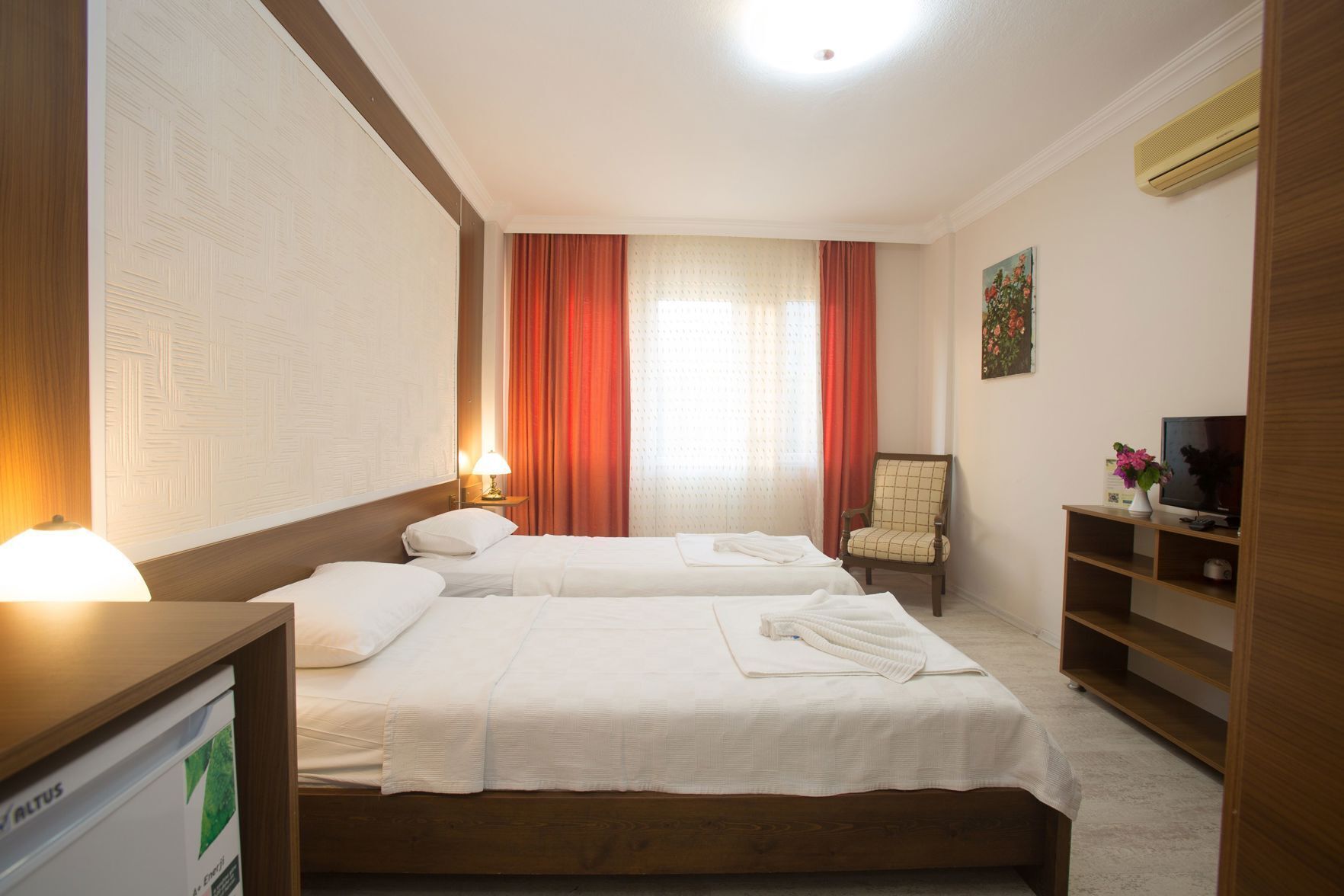 Roupa de alta qualidade, minibar, secretária, Wi-fi grátis 