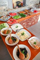 Café da manhã continental todos os dias (EUR 15 por pessoa) 