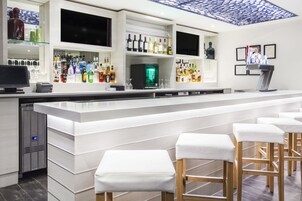 Serve almoços, jantares e happy hour 