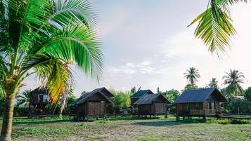 Quarto solteiro standard, 1 cama King | Frigobar, escrivaninha, Wi-Fi de cortesia, roupa de cama