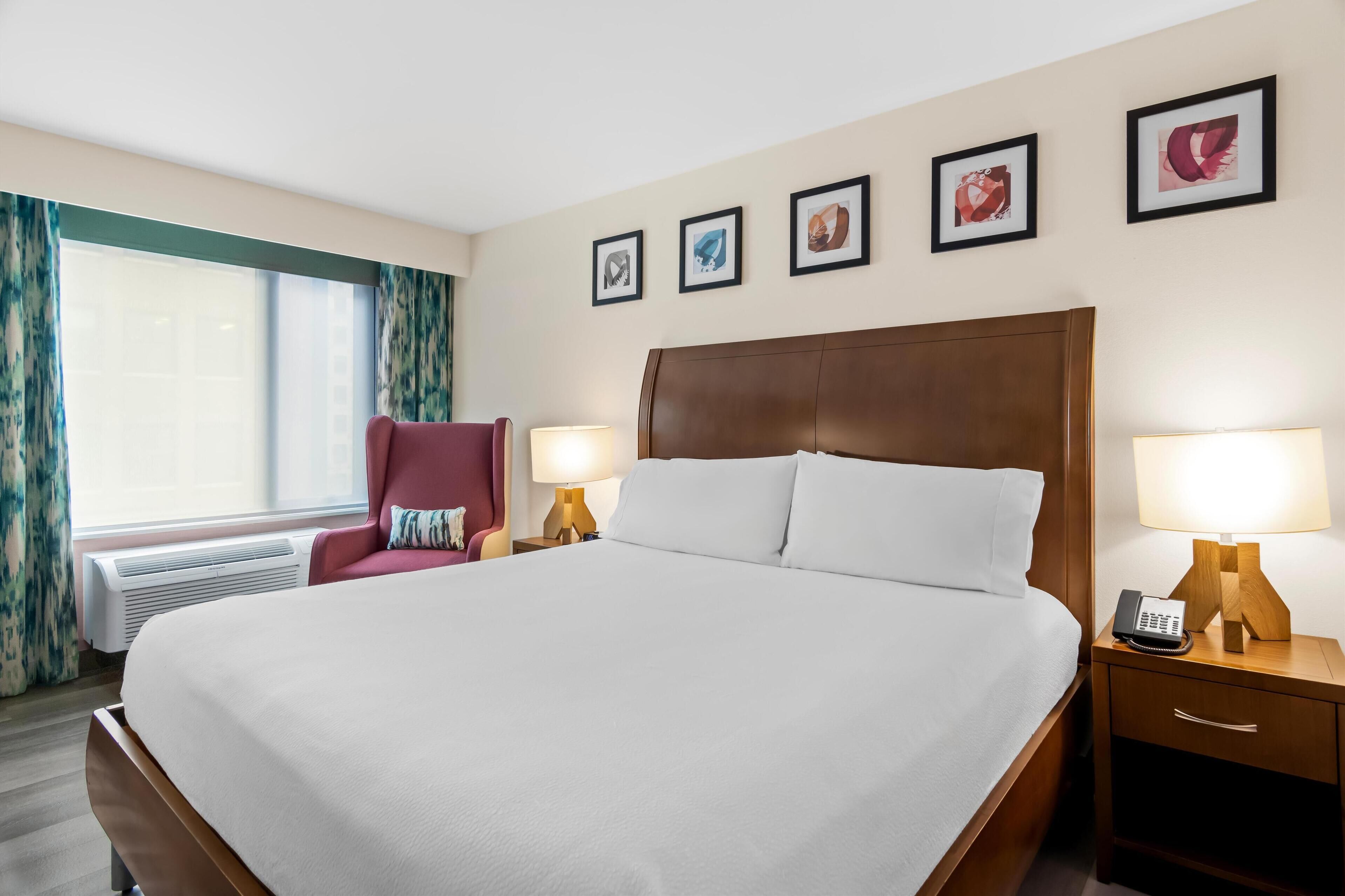 Quarto, 1 cama king-size (Drinks & Snacks) | Roupa de alta qualidade, cofre no quarto, quartos insonorizados 