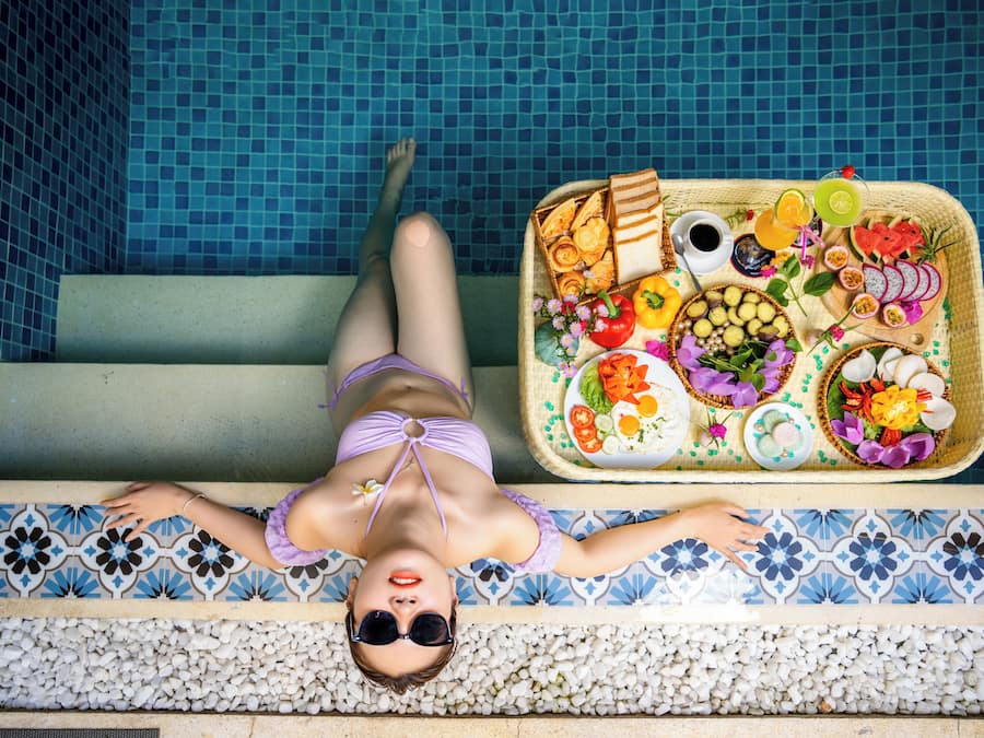 Piscina interior, da(s) 7:00 à(s) 22:00, guarda-sóis, espreguiçadeiras