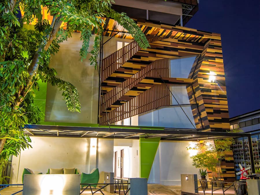 Fachada do alojamento (tarde/noite)