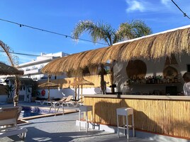 Bar junto à piscina