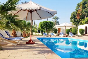 Piscina interior, piscina exterior 