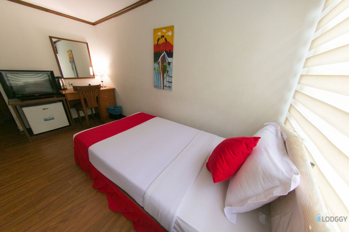 Quarto Individual | Secretária 