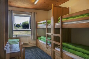 Roupa de cama fornecida, acesso para cadeira de rodas 