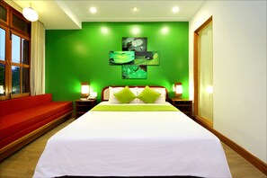 Quarto casal luxo | Frigobar, escrivaninha, berços grátis, Wi-Fi de cortesia
