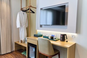 Quarto casal luxo | Roupas de cama premium, escrivaninha, Wi-Fi de cortesia, roupa de cama