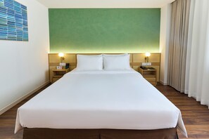 Quarto casal luxo | Roupas de cama premium, escrivaninha, Wi-Fi de cortesia, roupa de cama