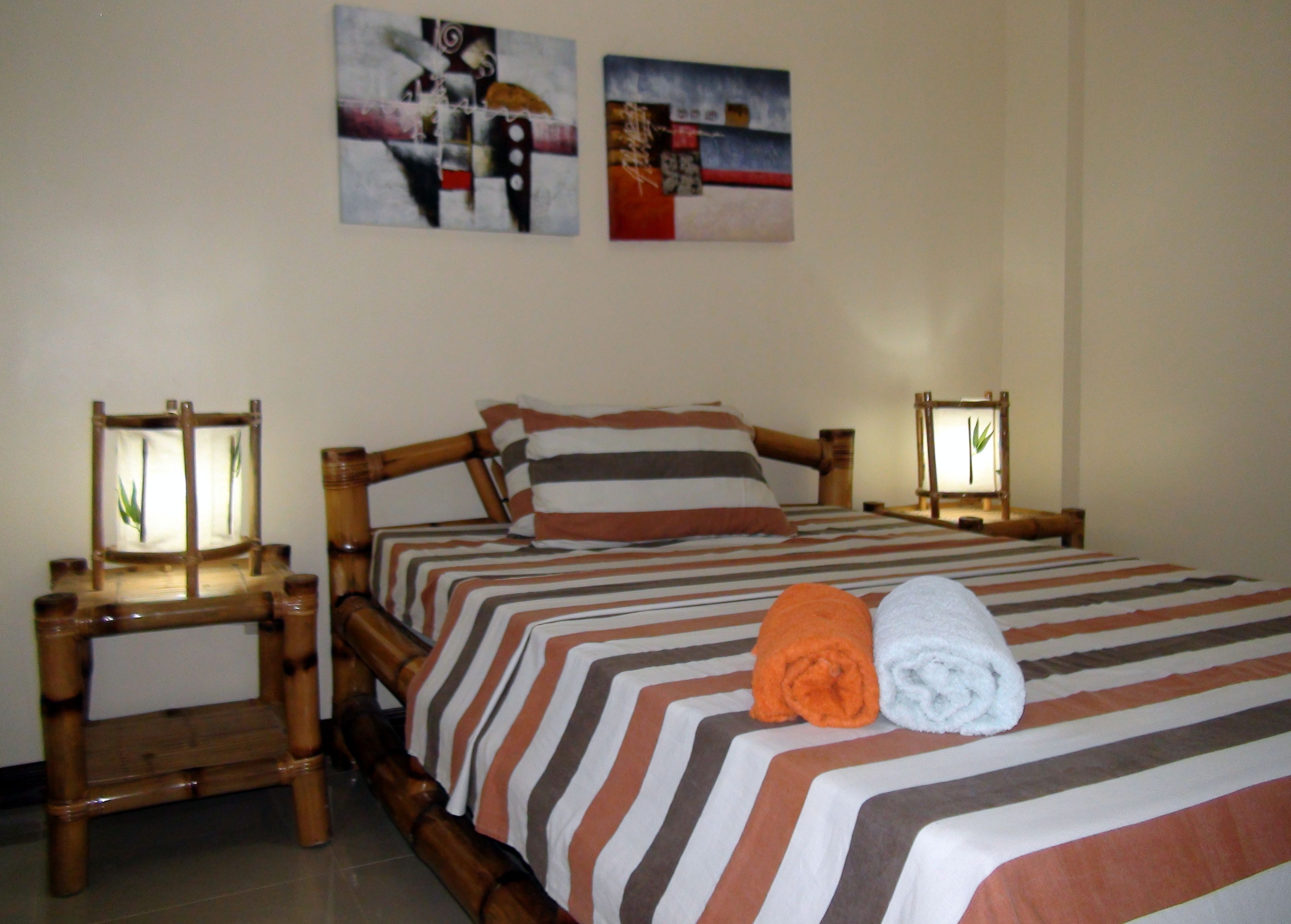 1 quarto, secretária, cortinas/cortinados opacos, camas desdobráveis 