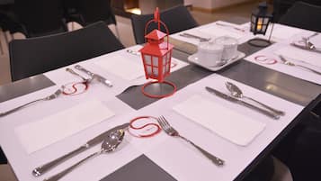 Café da manhã, almoço e jantar; culinária chinesa