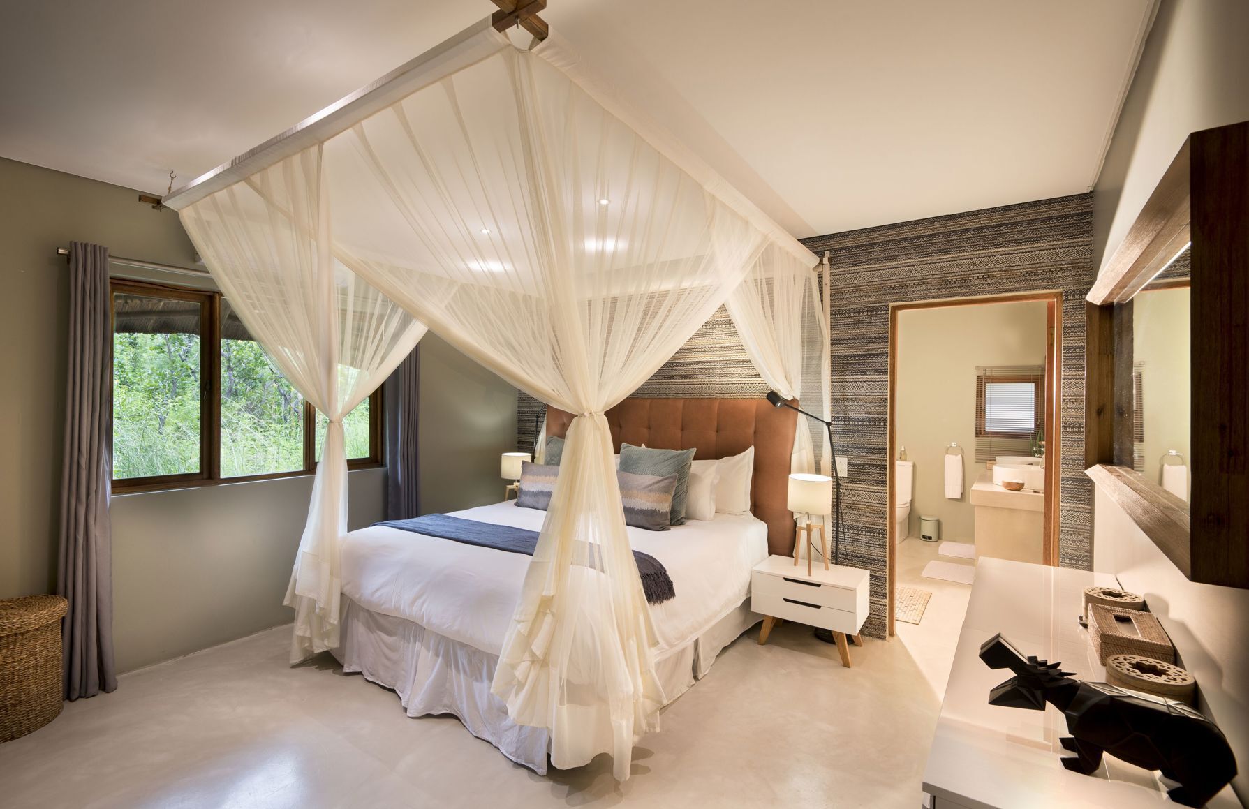 Roupas de cama premium, frigobar (abastecido com itens grátis)