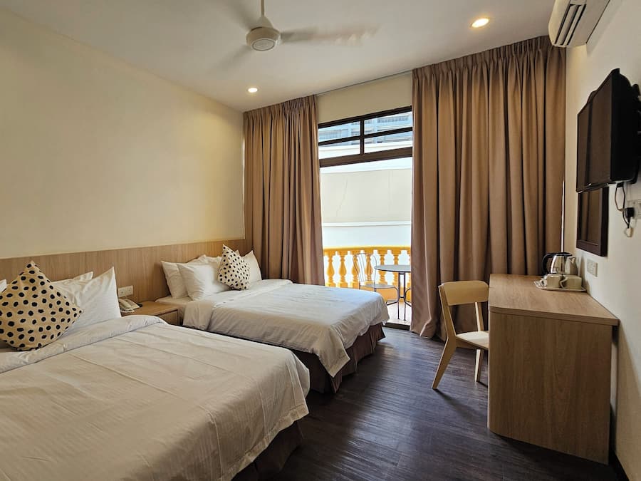 Quarto família | Cofres nos quartos, escrivaninha, ferros/tábuas de passar roupa