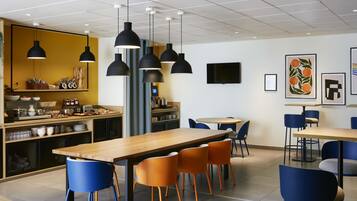 Café da manhã continental diário (EUR 16 por pessoa)