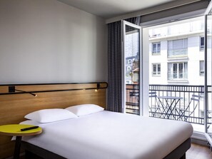 Estúdio, 1 cama de casal, sacada | Escrivaninha, quartos à prova de som, berços grátis, Wi-Fi de cortesia